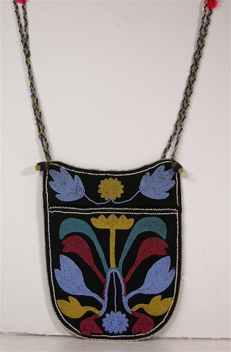 1870s NATIVE AMERICAN NEZ PERCE / PLATEAU INDIAN BEAD DECORATED CONTOUR ...