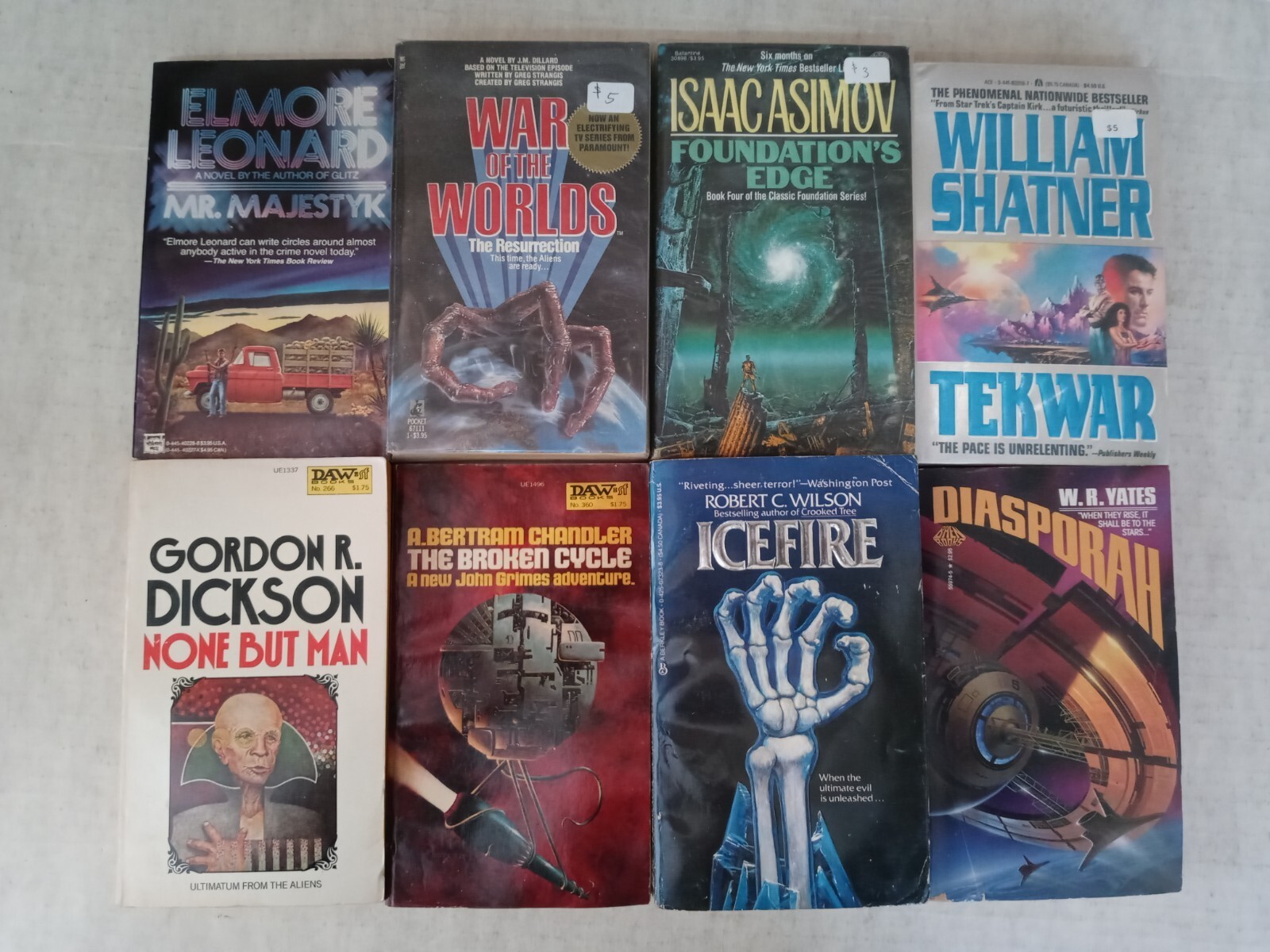 Lot Of 35 Sci-Fi Paperbacks, 2001: A Space Odyssey, 1984, Tekwar, Etc ...