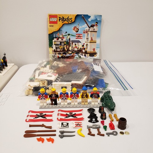 Lego 2009 Pirates Soldiers' Fort 6242 | eBay