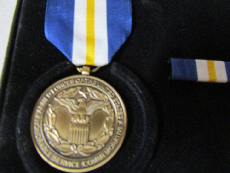 US MILITARY MEDAL HONORABLE SERVICE COMMEMORATIVE DISCHARGE FROM ...