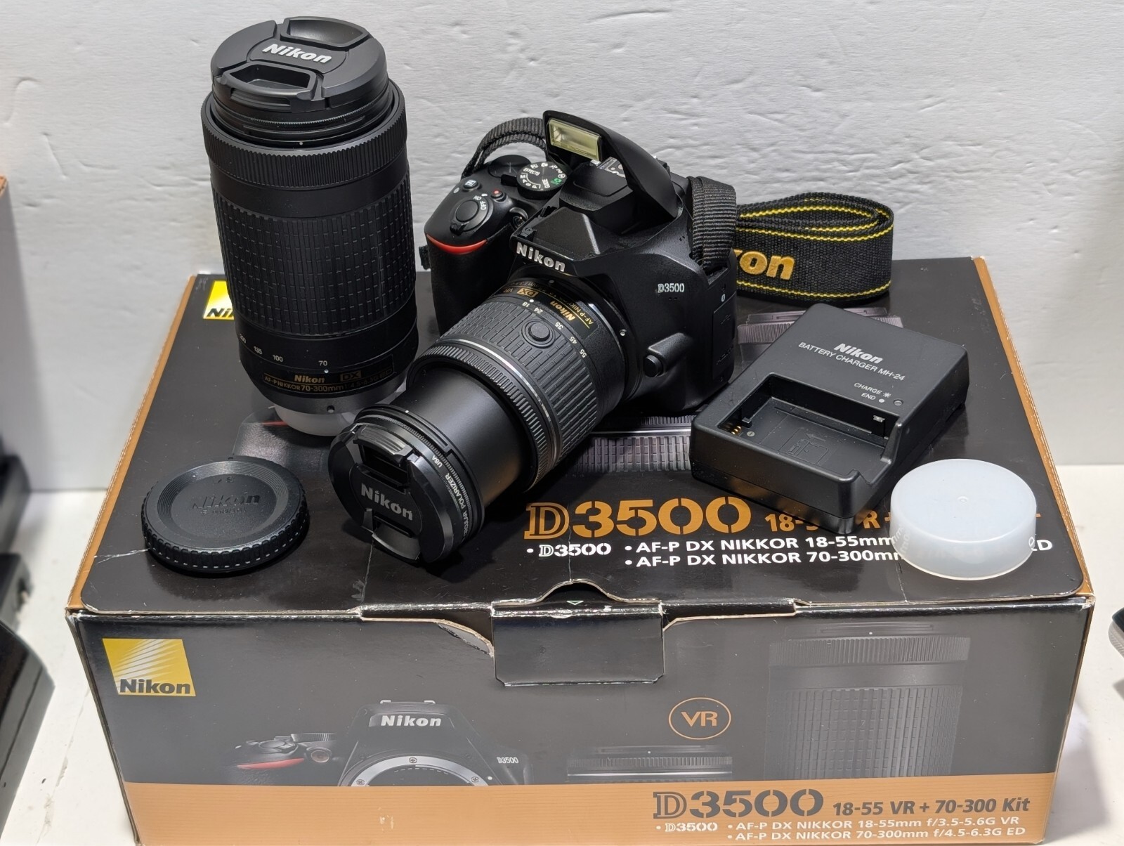 MINT Nikon D3500 24.2MP Digital DSLR Camera w 18-55mm 70-300mm Lenses ...