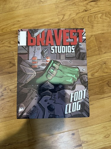 BRAVEST STUDIOS HULK FOOT CLOGS - SIZE: 9 - BRAND NEW | eBay