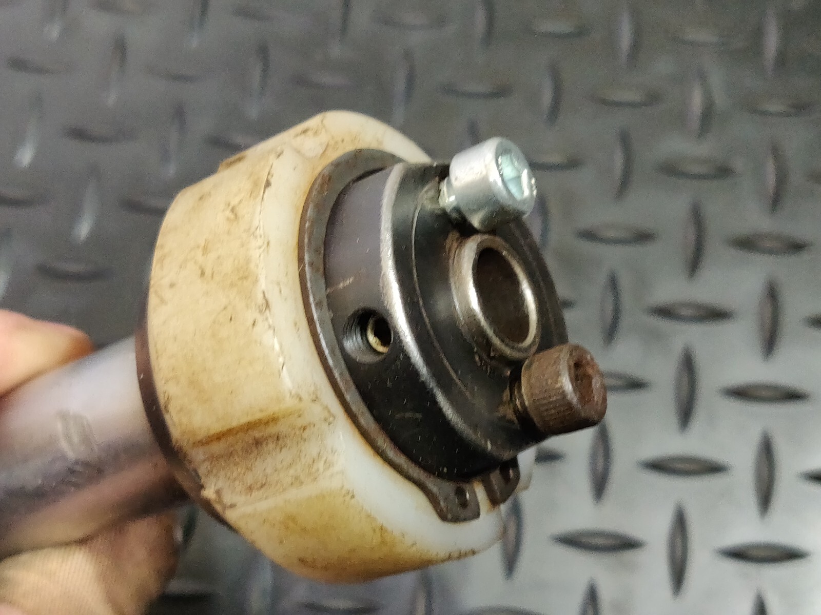 Drill Spindle Cutter Holder For a HYRAM LR67 Under pressure drilling ...