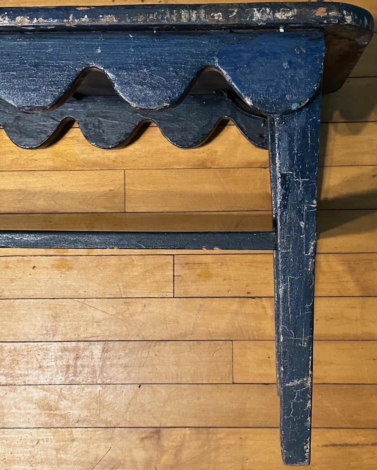 UNUSUAL Antique Primitive Table Round Corners Scalloped Edges Orig ...