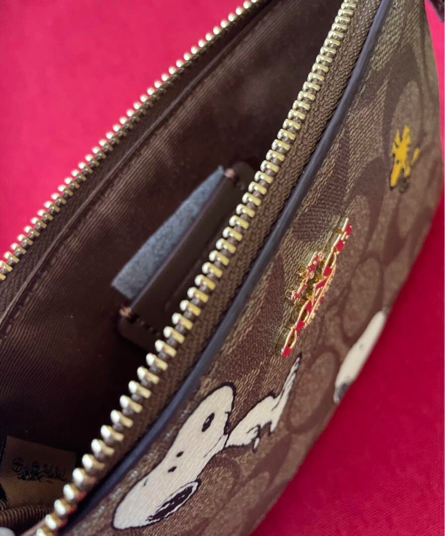COACH Peanuts Corner Zip Wristlet Signature Canvas Snoopy Woodstock ...