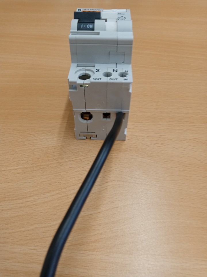 Merlin Gerin Multi 9 RCBO 32 Amp 30mA Type C 32A RCD V40H1N32 26898 ...