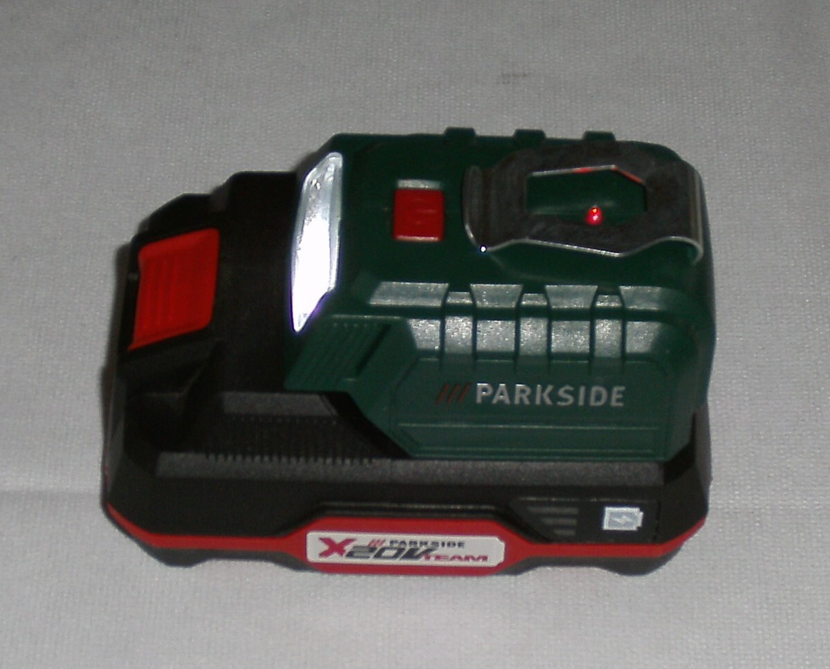 Parkside Akku Adapter mit 2 x USB Anschluss und LED Leuchte, ohne 20 V ...