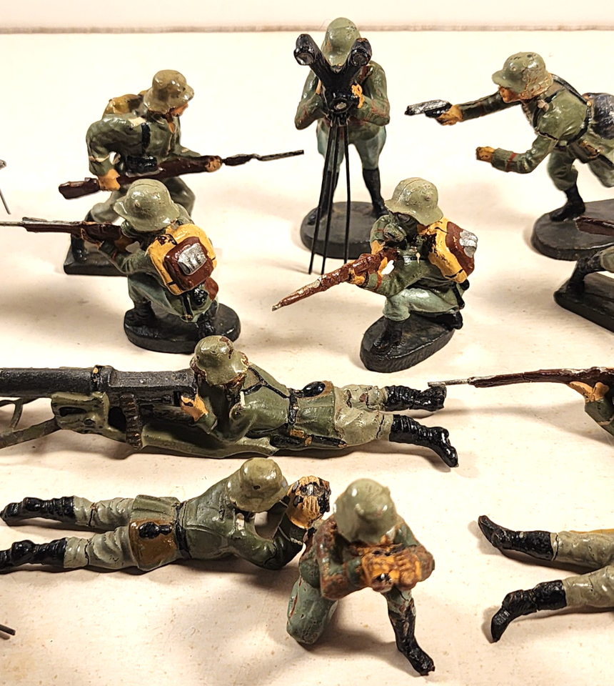 LOT of 18 VINTAGE ELASTOLIN / LINEOL GERMAN SOLDIER FIGURES MADE in ...