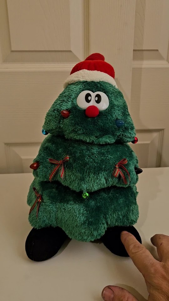 Sound N Light Animatronic Christmas Tree Singing Rockin Around the ...