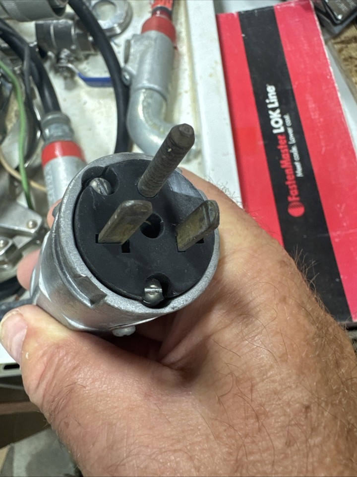 Crouse Hinds ENP5201 Straight Blade Plug Hazardous Location 125V 20A ...