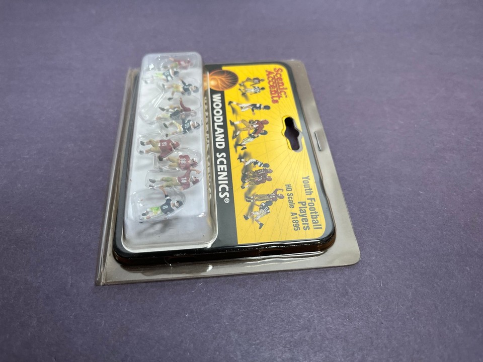 Scenic Accents Woodland Scenics YOUTH FOOTBALL PLAYERS A1895 HO Scale ...
