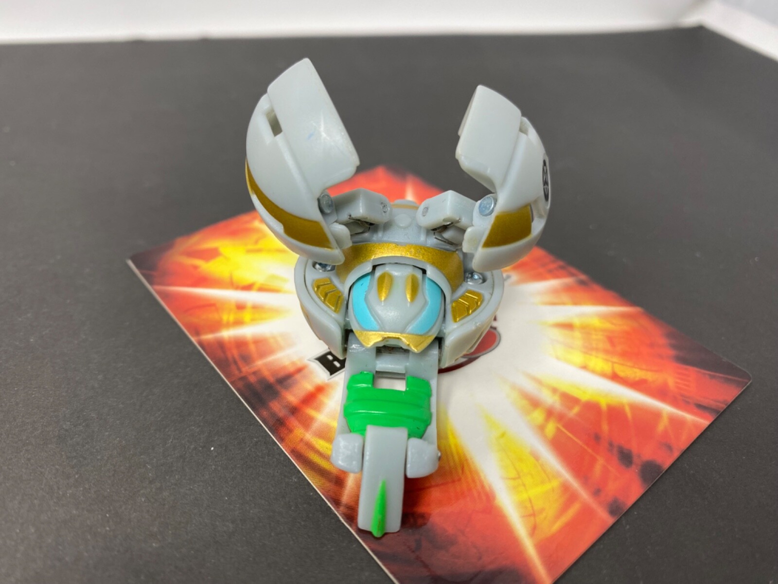 Bakugan Battle Brawlers Gray Haos Bee Striker 430G | eBay