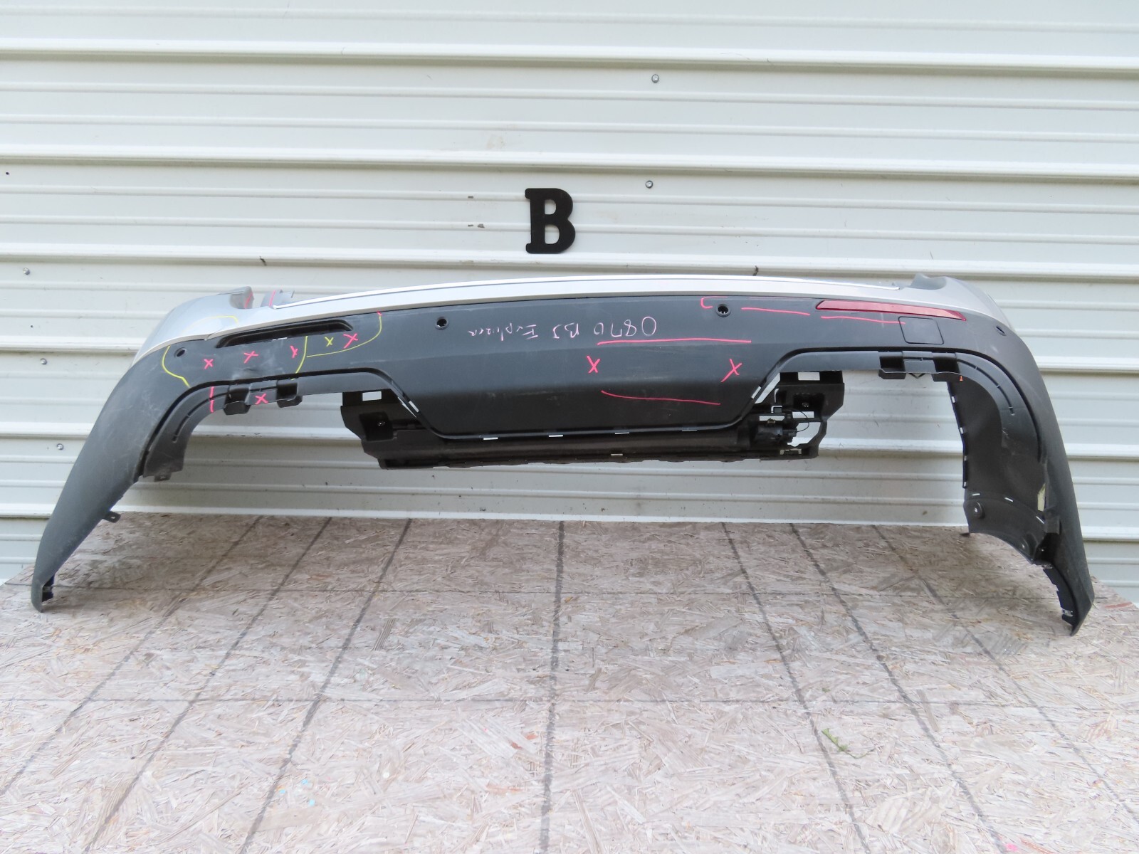 2020-2022 Ford Explorer XLT Rear Bumper Cover W/ Step Pad ...