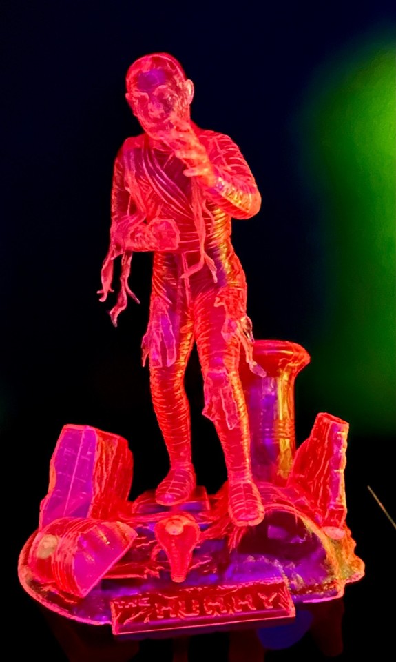 Monogram Luminators Aurora The Mummy Glow model kit built & with UV ...
