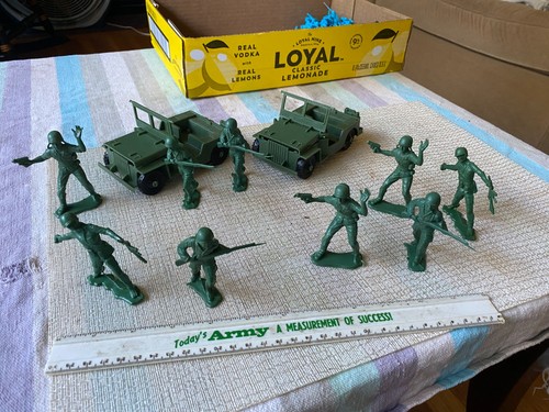 Collection of 9 Vintage Large Scale Army Men & 2 Jeeps - OD Green | eBay