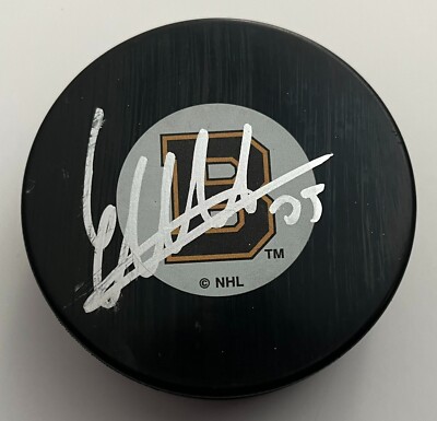 LINUS ULLMARK SIGNED AUTOGRAPH BOSTON BRUINS PUCK w/EXACT PROOF BECKETT ...