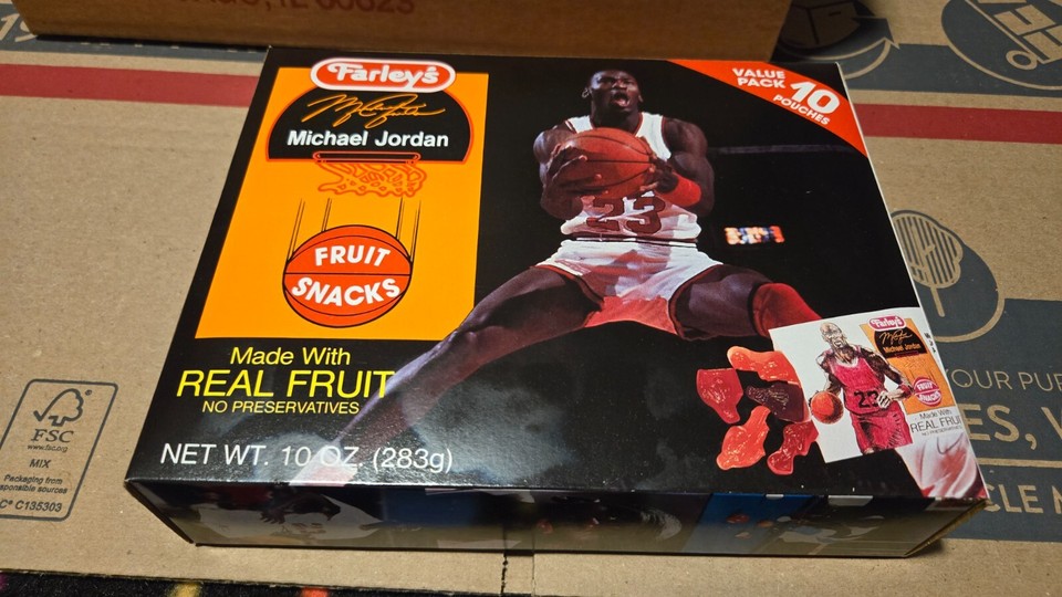 SHIPPING CONTAINER Farley's Fruit Snacks Michael Jordan Chicago Bulls ...