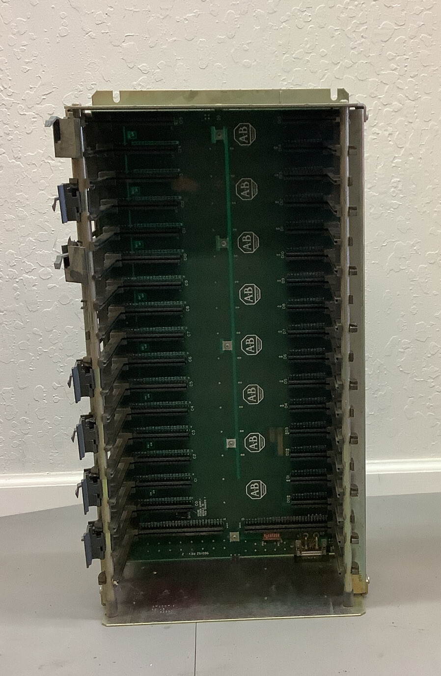ALLEN BRADLEY 1771-A4B 16-SLOT CHASSIS 960152-01FT21 (f6) | eBay