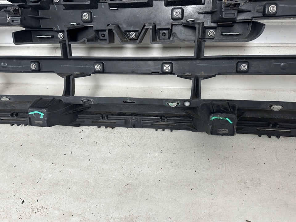 OEM 2007 - 2012 GMC SIERRA FRONT BUMPER UPPER GRILLE W/ EMBLEM 22924486 ...