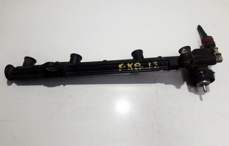 C89WA 98BF-9D280 Fuel injector rail (injectors)(Fuel distributor ...