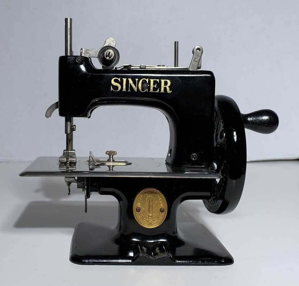 SINGER MODEL 20 SEWHANDY CHILDS SEWING MACHINE IN ORIGINAL CASE ...