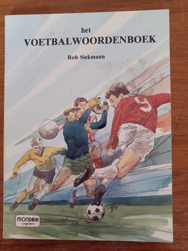 het VOETBALWOORDENBOEK The Football Dictionary by Rob Siekmann 1980 ...