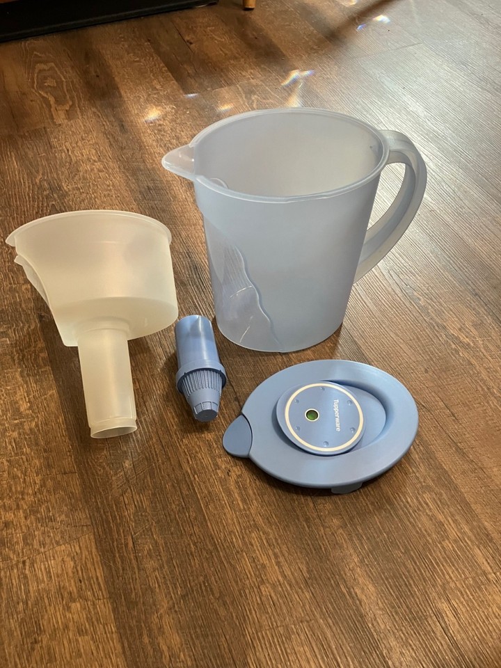 TUPPERWARE- ECO WATER FILTRATION PURIFIER- 1 GALLON PITCHER- Lt Blue ...