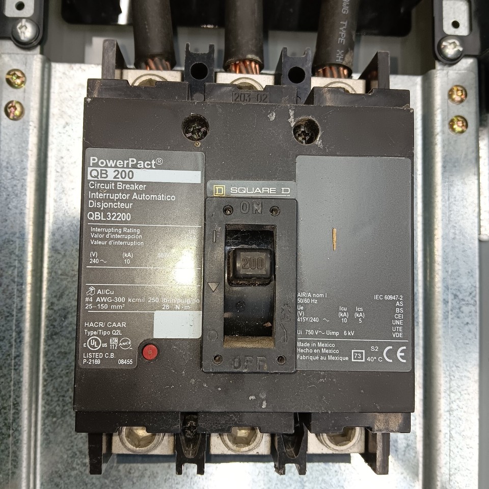 SQUARE D NQ442L2C 225 AMP MAIN BREAKER PANEL NEMA 3R 42 CIRCUIT 240V 3Ø ...