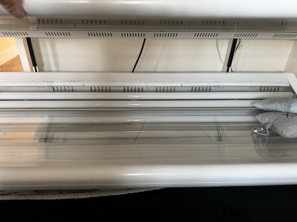 Philips HB 557 sunbed with 20 tubes 100 Watts UV TYPE 3 | eBay UK