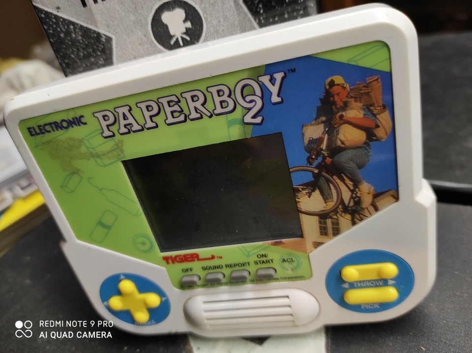 🗞️ Paperboy 2 (1988) Tiger Electronics Handheld Video Game Exc+ Based ...
