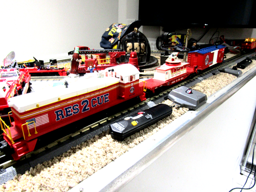 MTH Fire Rescue 2 PS2 NW-2 Locomotive, Caboose, Helicopter Car, Remote ...