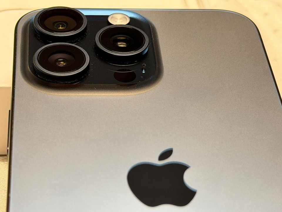 Apple iPhone 15 Pro Max, 256GB,Blue Titanium, ABSOLUTER BESTZUSTAND ...