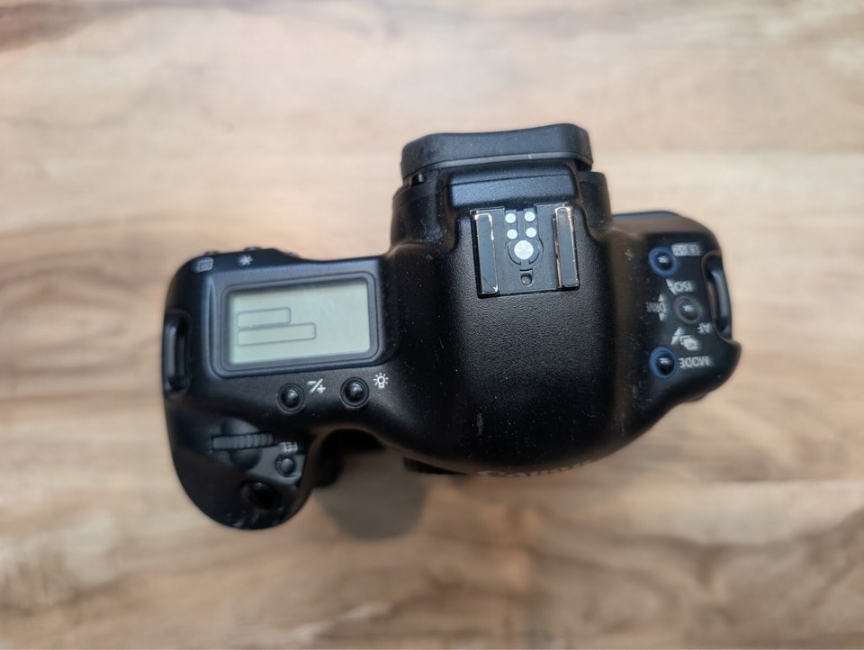 MINT 8K Clicks! Canon EOS 1Ds Mark I, Full Frame 11.1 MP DSLR Body Only ...