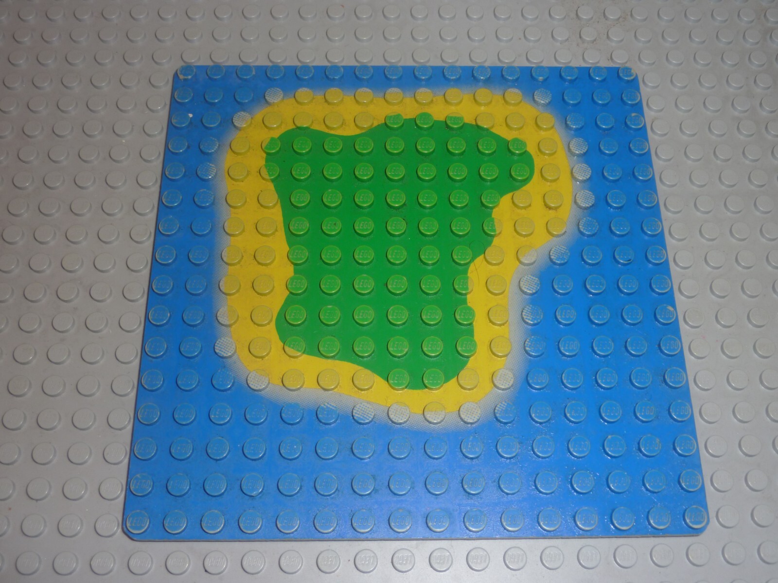 LEGO Baseplate 16 x 16 with Island and Water Pattern Réf 3867p01 Set ...