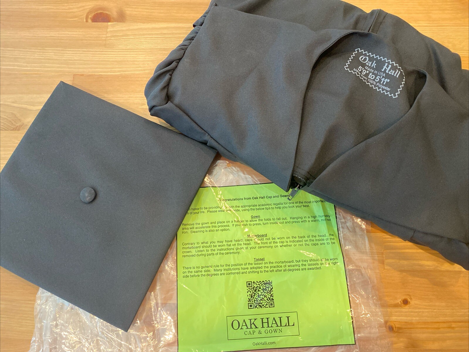 Oak Hall Graduation Cap and Gown 5'9'' to 5'11'' Black - Gem