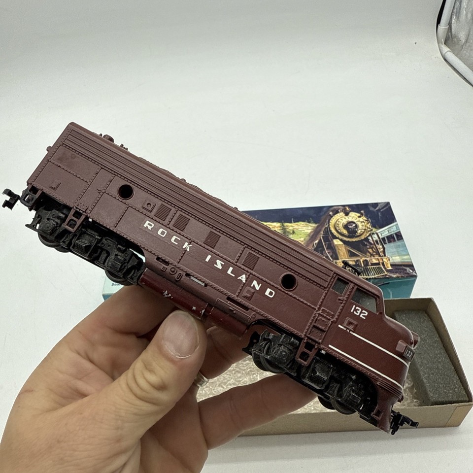 ATHEARN-ROCK ISLAND-F7-A- LOCOMOTIVE #132 HO SCALE Train Engine | eBay