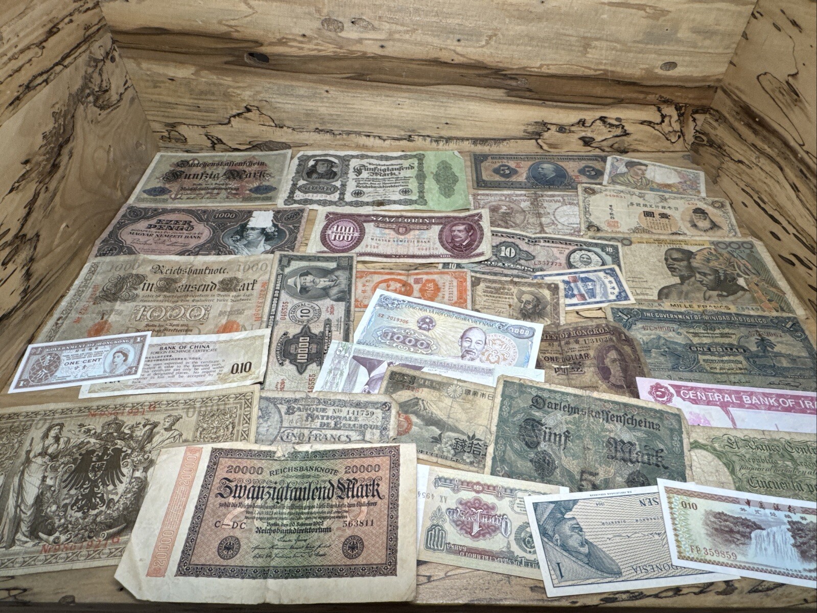 Large Lot Of Foreign Bank Notes Mixed Years & Conditions :b507 | eBay