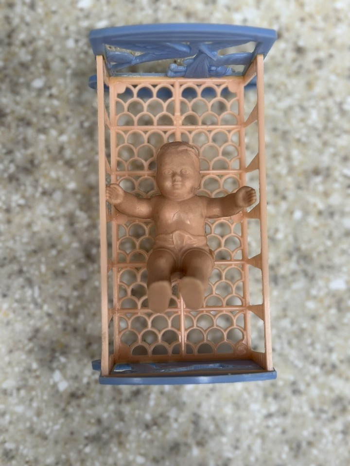 VINTAGE 1950's THOMAS TOY PLASTIC CRIB CRADLE BABY STORK THEME BLUE ...