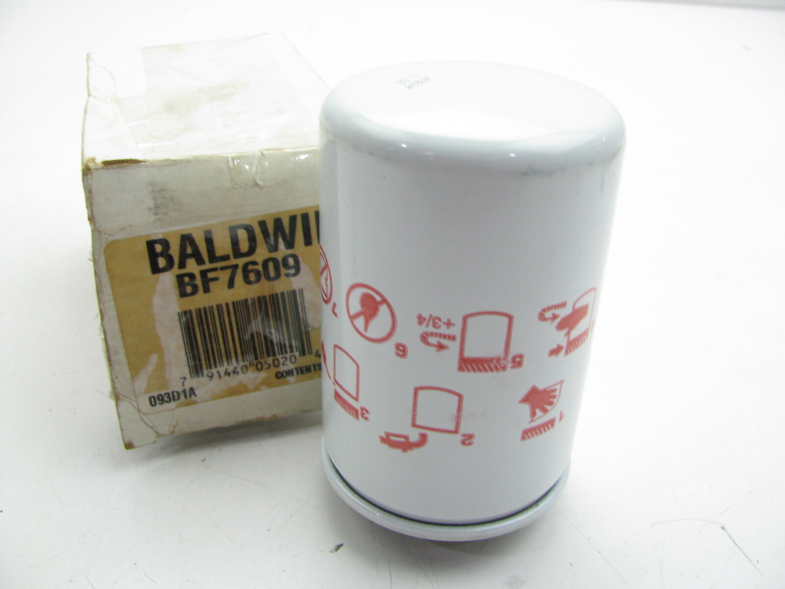 WIX 24104 - Fuel filter cross reference