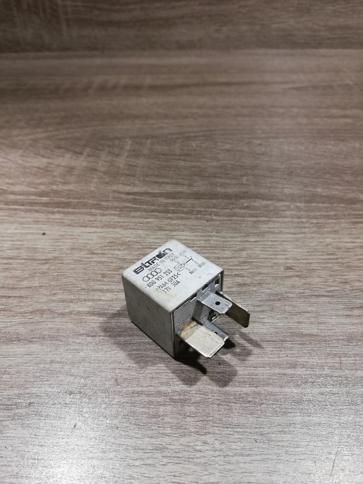 VW Relay Control Module Unit 8d0951253 370 White | eBay