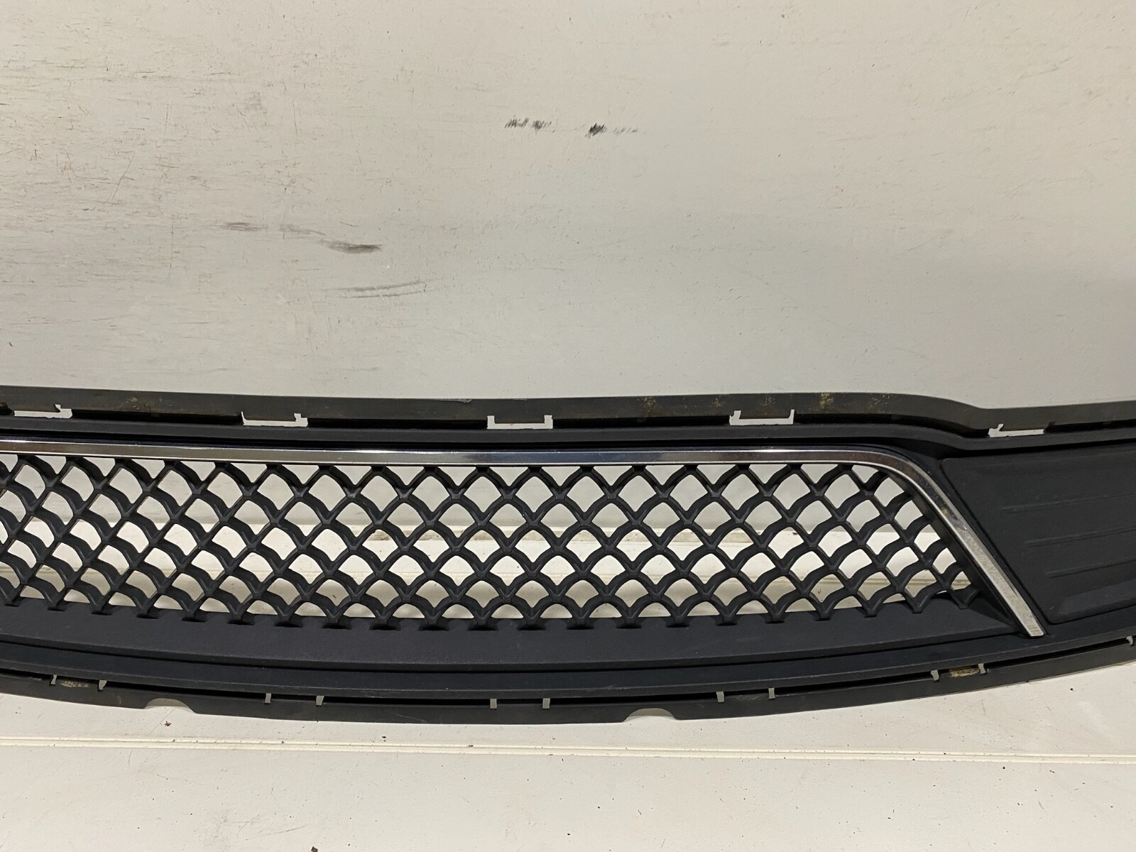 2013-2019 Ford Taurus Front Bumper Lower Grille DG13-17K945-BAW OEM ...