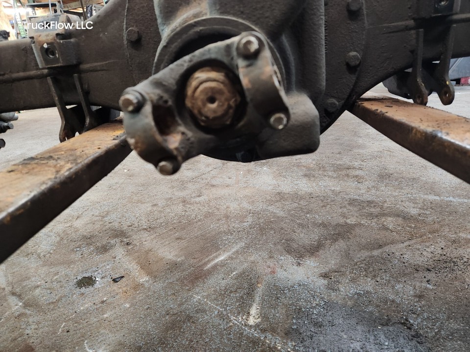 1999 Ford F550 Dana S135 Rear Axle 8 Lug 4:88 Ratio 14.24" ring gear ...