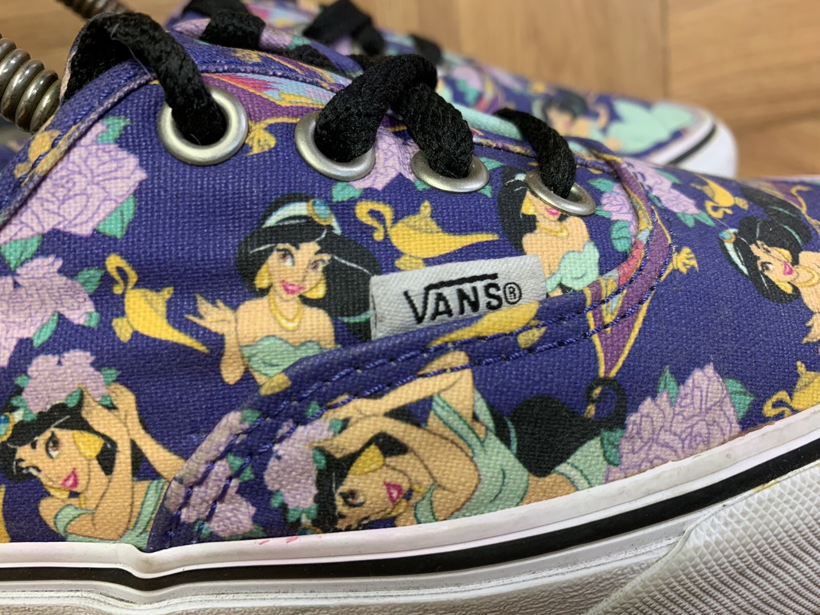 RARE🔥 VANS x Disney Princess Jasmin Aladdin Sz 4.5 M… - Gem