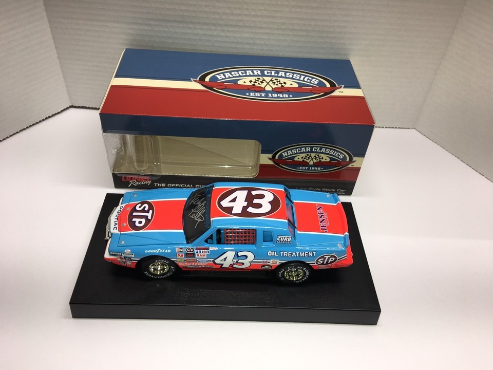 RICHARD PETTY AUTOGRAPHED #43 STP 1984 FIRECRACKER 400 200TH WIN 1/24 ...