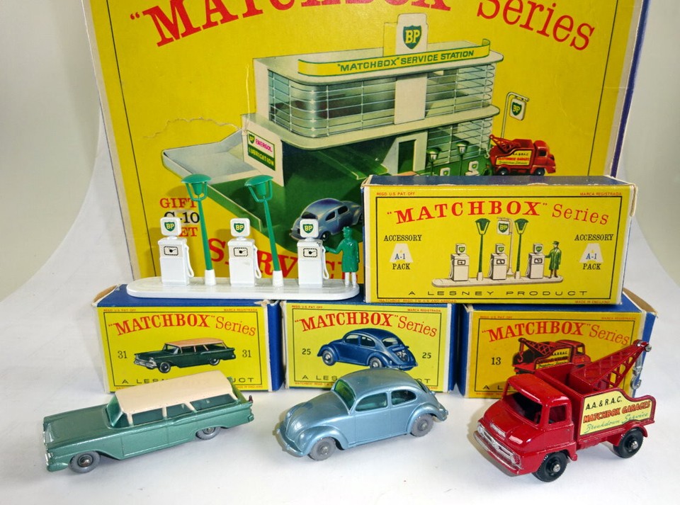 Matchbox G-10 Service Station Set 1963 green/white "BP" complete, very ...