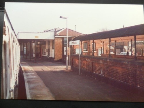 PHOTO SMITHAM RAILWAY STATION 1985 - COULSDON TOWN STATION | eBay