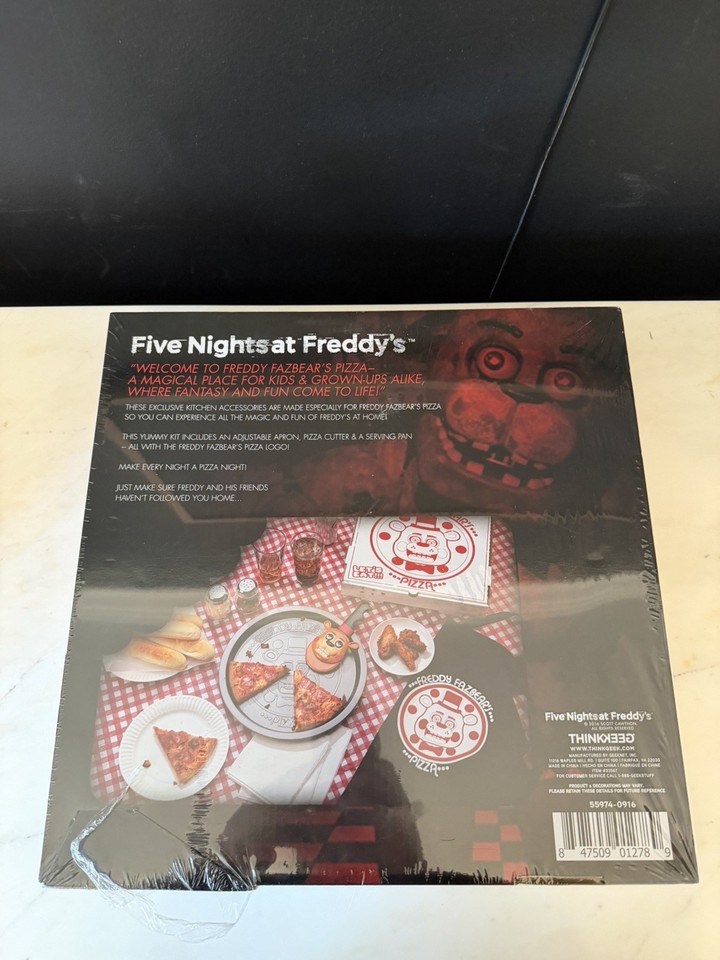 Five Nights At Freddys 3-Piece Pizza Kit Pan Cutter Apron Fnaf Costume ...