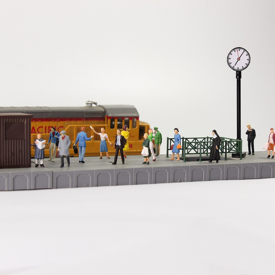 30pcs Different Poses HO Scale 1:87 Well Painted Standing Seated People ...