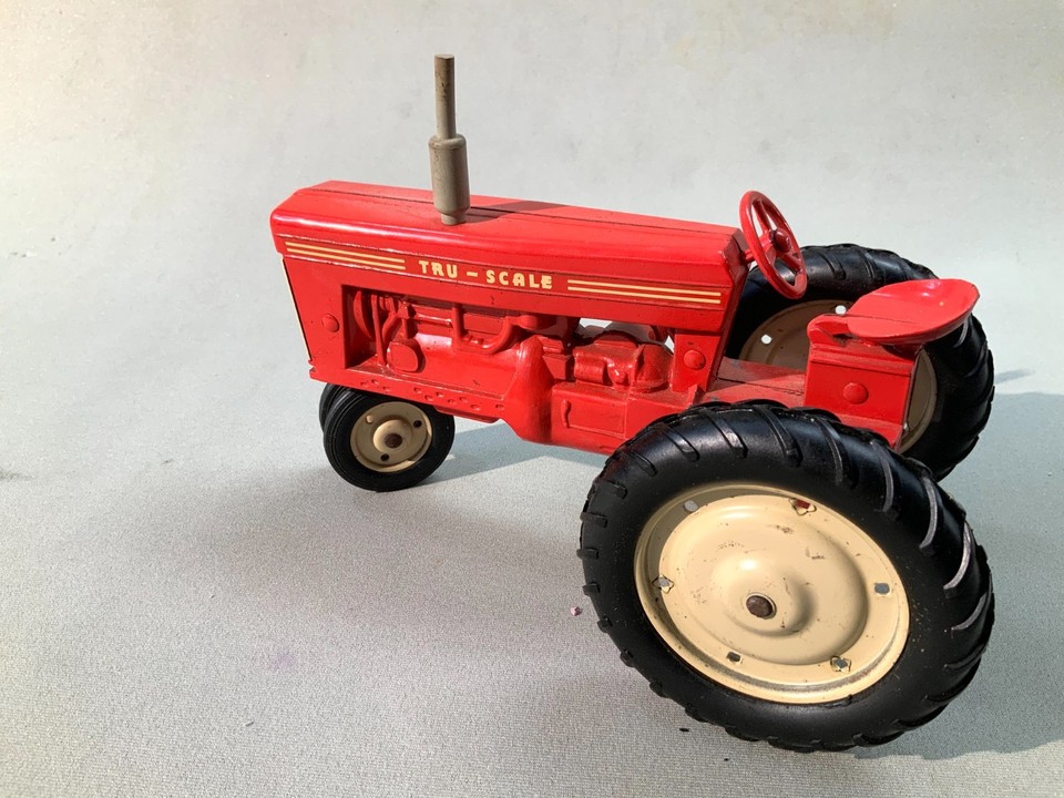 Carter Tru-Scale T-401 Tractor with seven implements, all with original ...