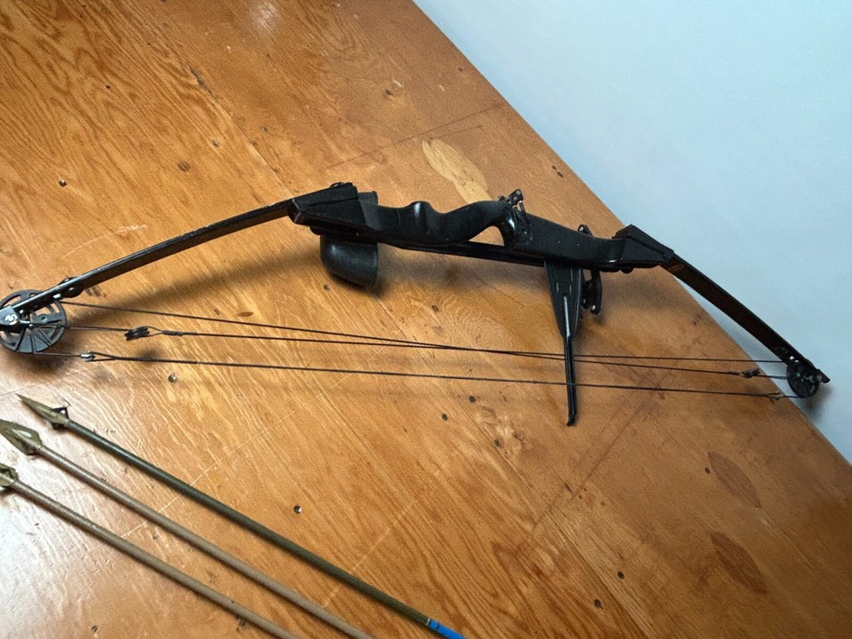Jennings Forked Lightning Right Hand Compound Bow black 46 in long good ...